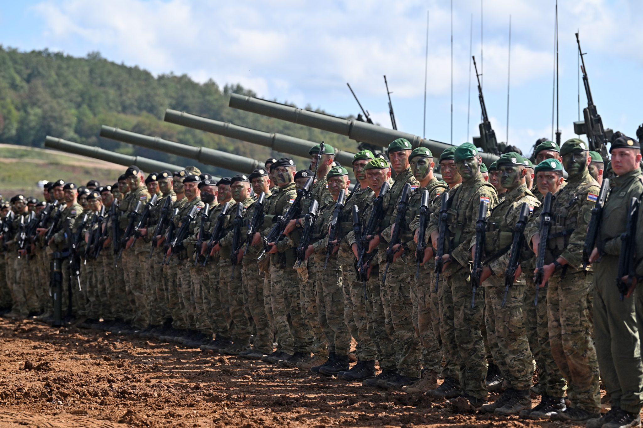 Hrvatski vojnik - Internet izdanje. Prvi hrvatski vojnostručni magazin.